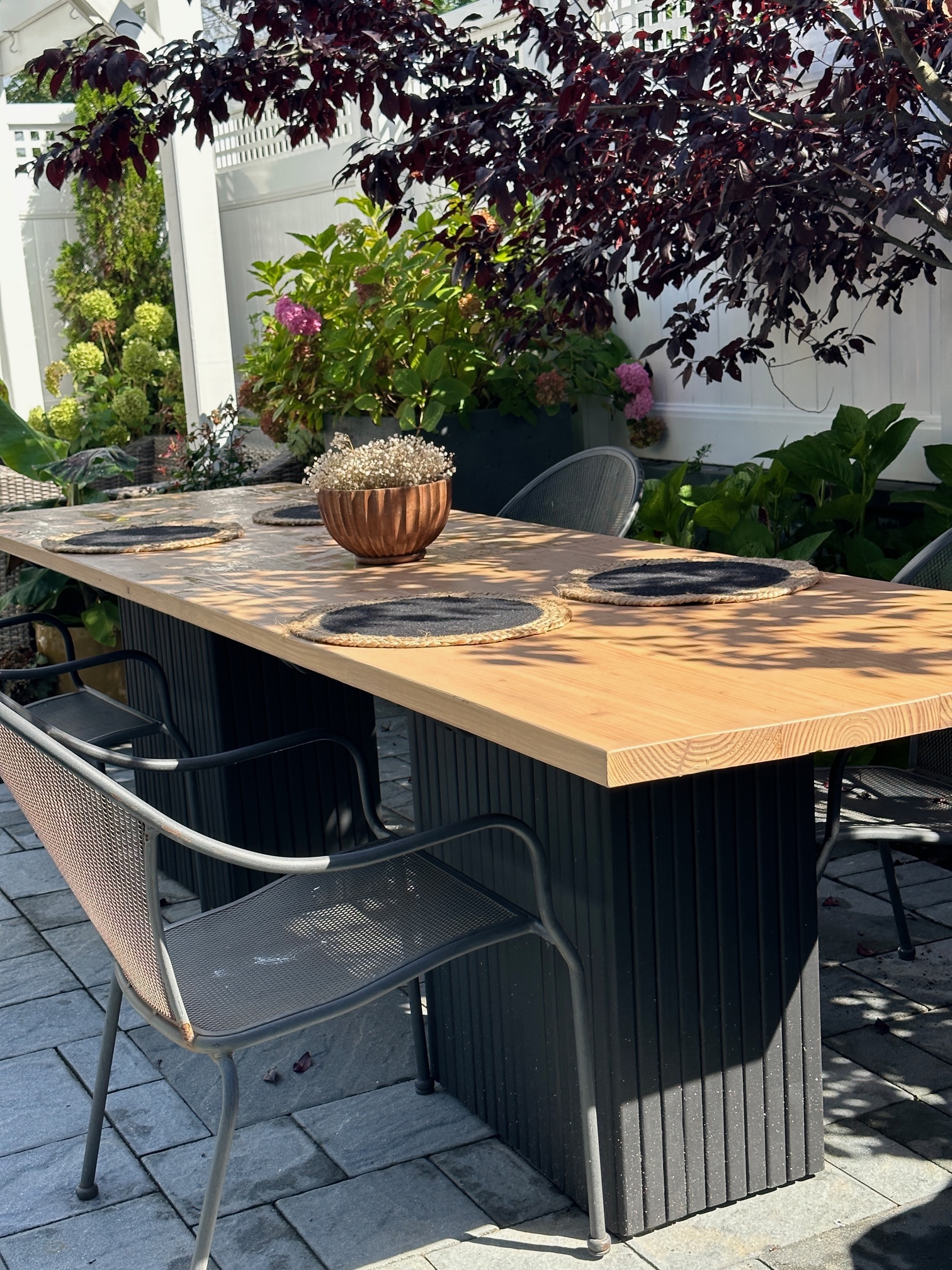 DIY outdoor dining table - Houzewize